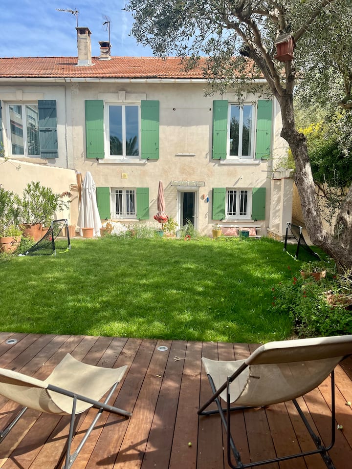 Maison De Caractère Chaleureuse - Marseille