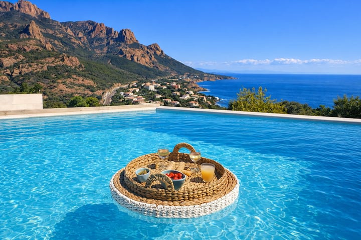 Villa Climatisée, Piscine Chauffée, Vue Mer - Fréjus