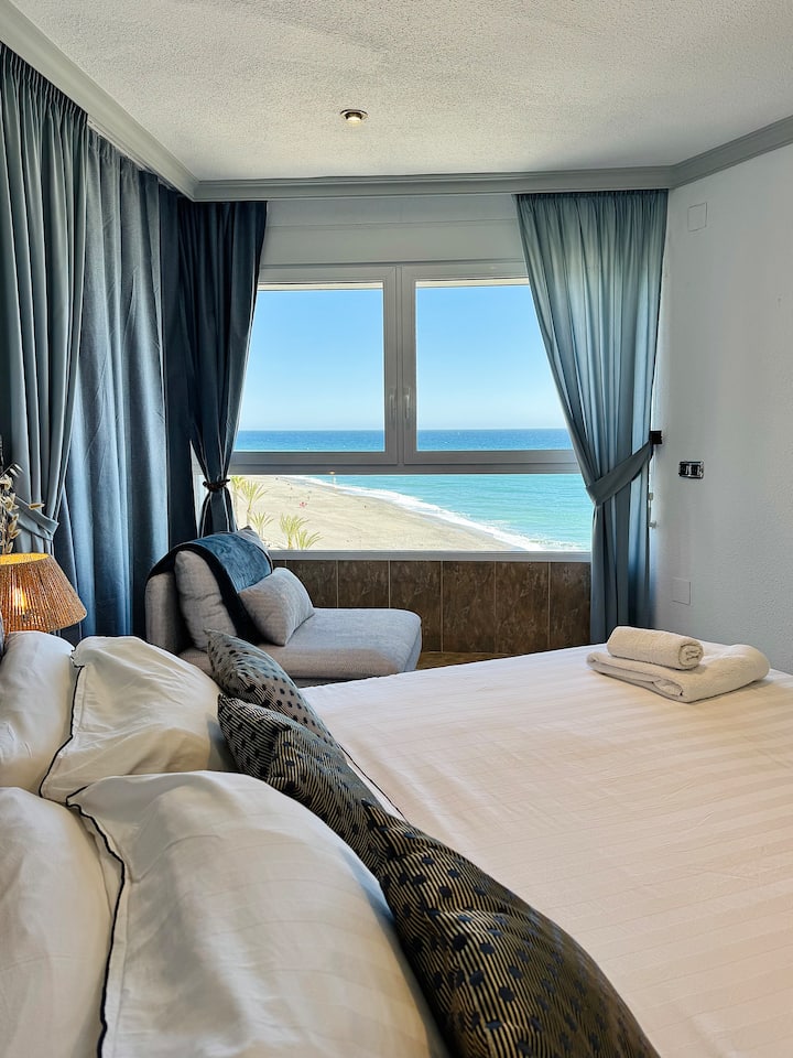 Front Beach, 2 Bedrooms, Pool, Fiber Internet - Torrox Costa