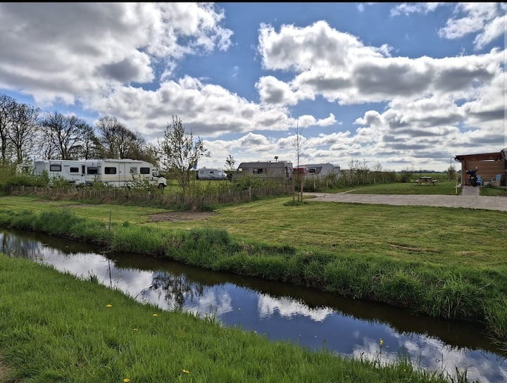 Caravan Op Boerencamping - Sneek