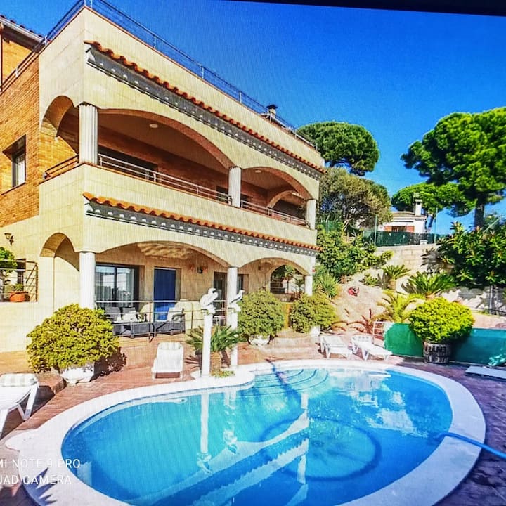 Villa Con Vistas Y Piscina - Santa Susanna