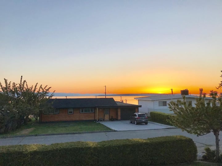 Ocean View Bungalow - Powell River