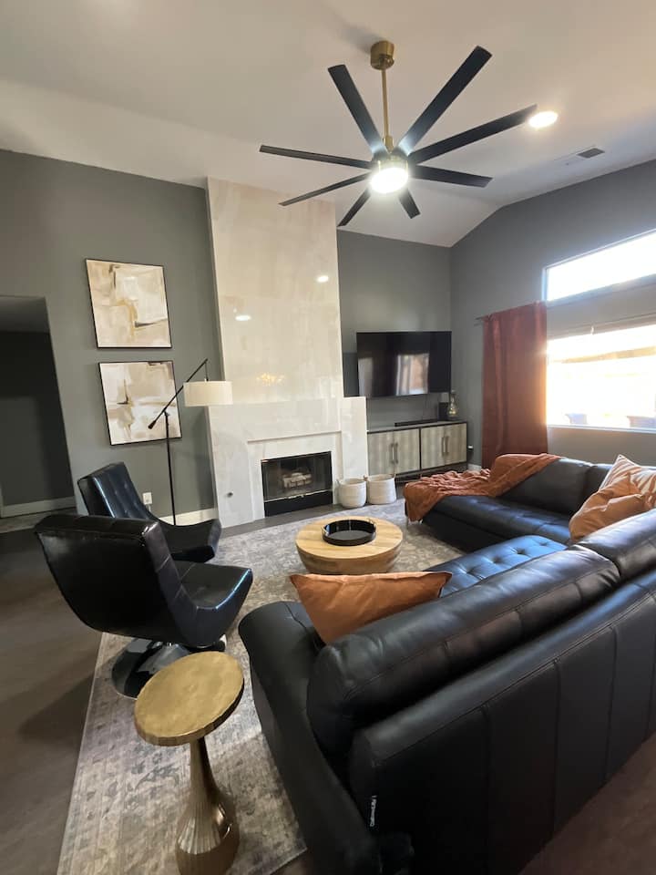 Beautiful Remodeled Sw 3bdrm - Bakersfield, CA