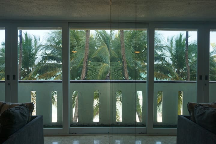 Low Tide Lounge - San Juan