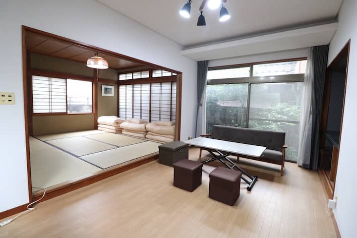 1棟貸切　最大8名　
広々快適107㎡　畳寝室
リノベーション済
最寄駅まで徒歩3分
阿蘇まで1時間 - Kumamoto, Japan