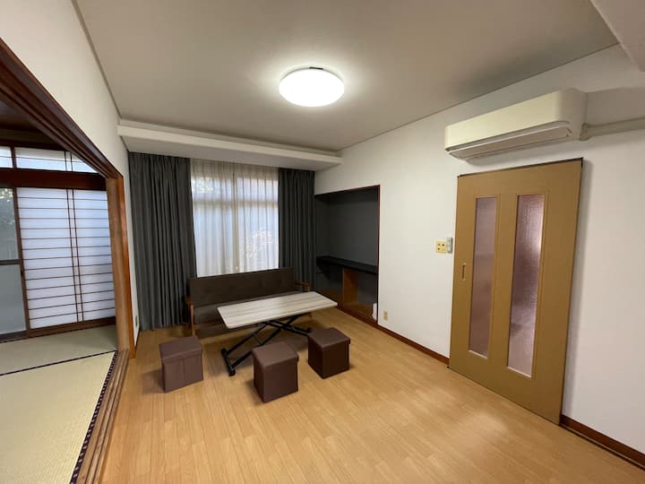 熊本市中央区の一軒家
快適貸切

市電電停まで徒歩4分
交通アクセス抜群
水前寺成趣園まで徒歩6分 - Kumamoto