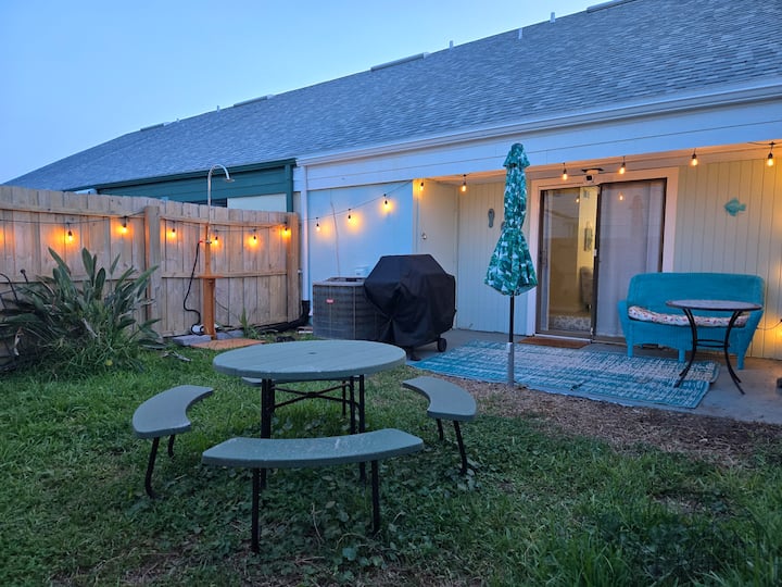 Relaxing 2/2 Beach Condo, Walk To Beach, Pets Ok - Castillo de San Marcos National Monument