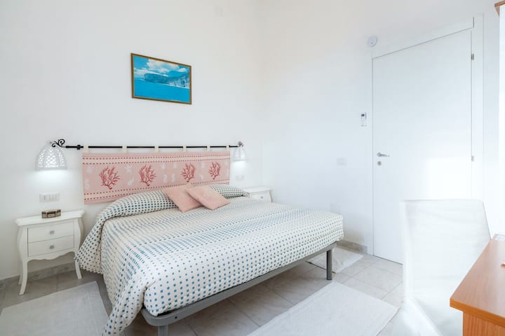 Private Double Bedroom With Port View - Camera 2 - Кальяри