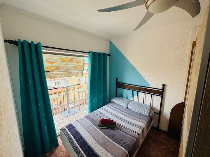 Oran Room With Balcony For 2 People - Alicante