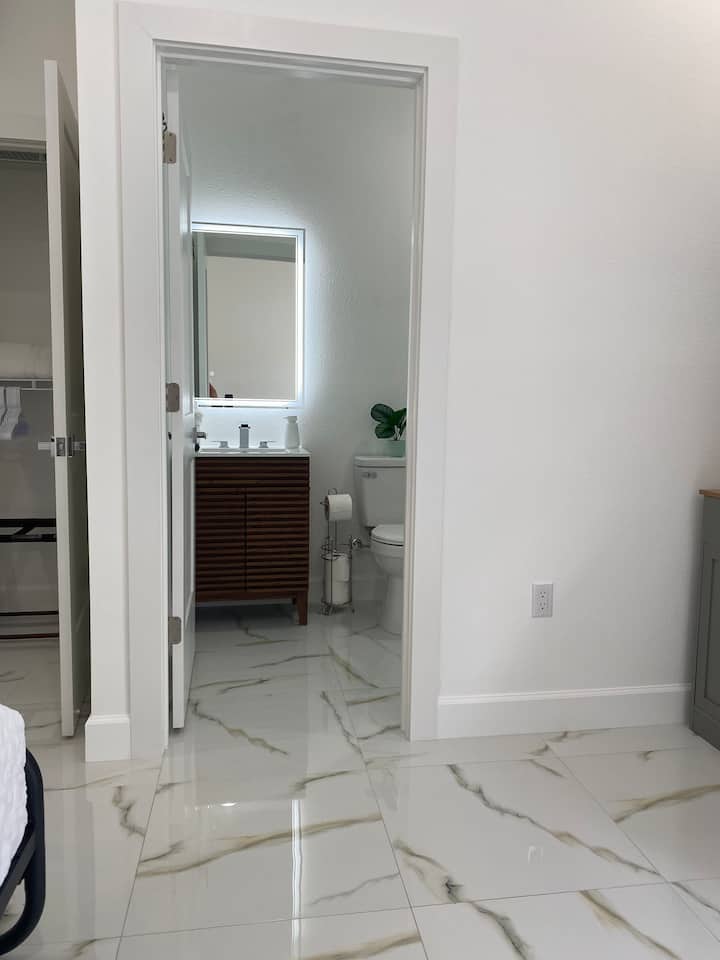 Cozy Private Room & Bathroom - Lakeland, FL