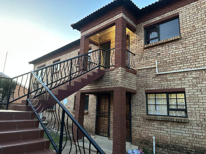 Cozy Two Bedroom Apartment - Klerksdorp