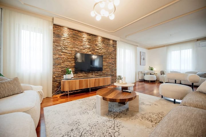 *Spa Getaway * 3br* Private Sauna & Jacuzzi * - Budva