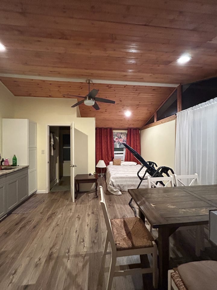 Private Studio Garden Apartment - Macon, GA