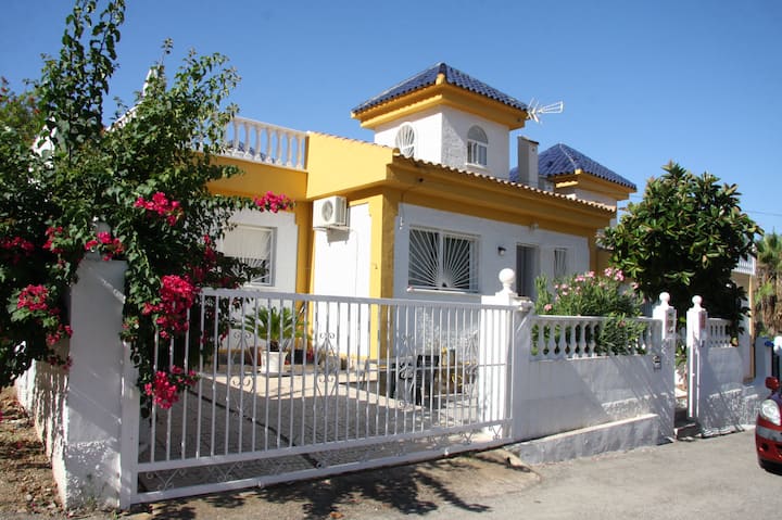 Belle Maison Au Pied Du Golf - Quesada