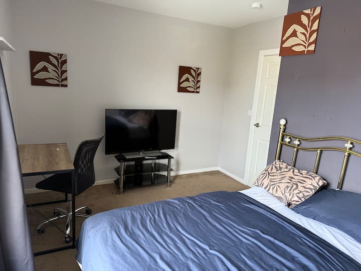 King-size Master Bedroom - Stockton-on-Tees