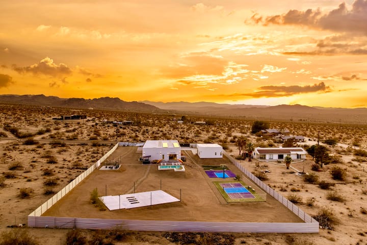 Luxury: Pool/spa/pickleball/bball/golf/cold Plunge - Joshua Tree, CA