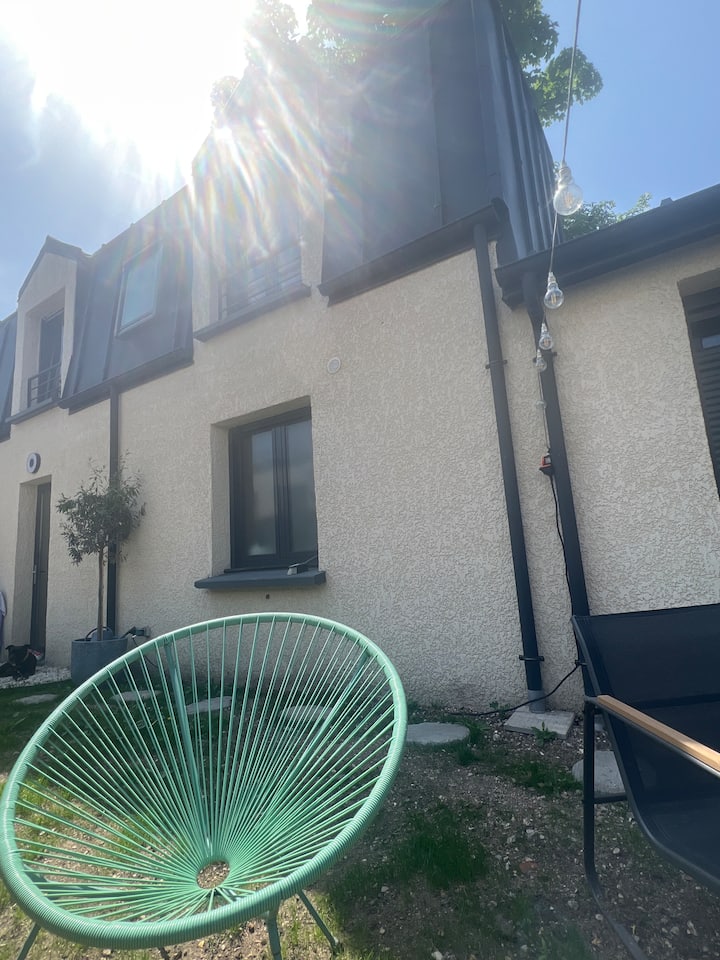Chambre Cosy Dans Belle Maison
- Proche La Défense - Colombes