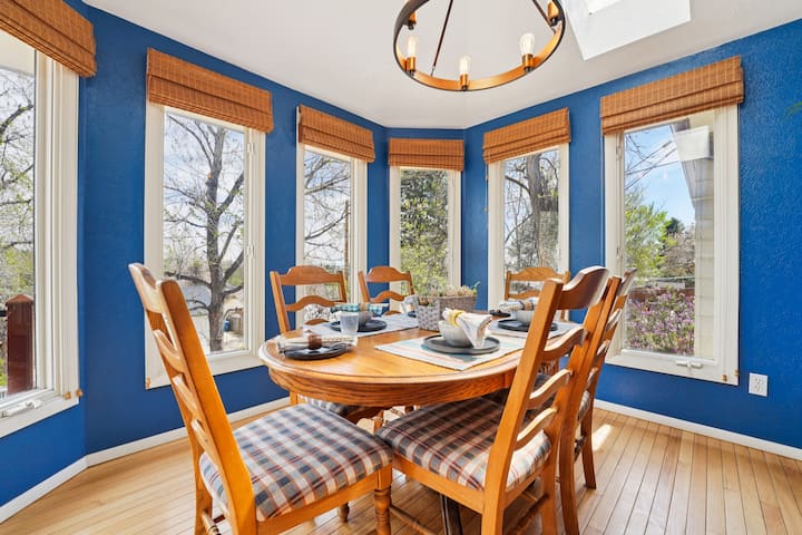 Spacious Comfy Pet And Family Friendly Home - Arvada, CO