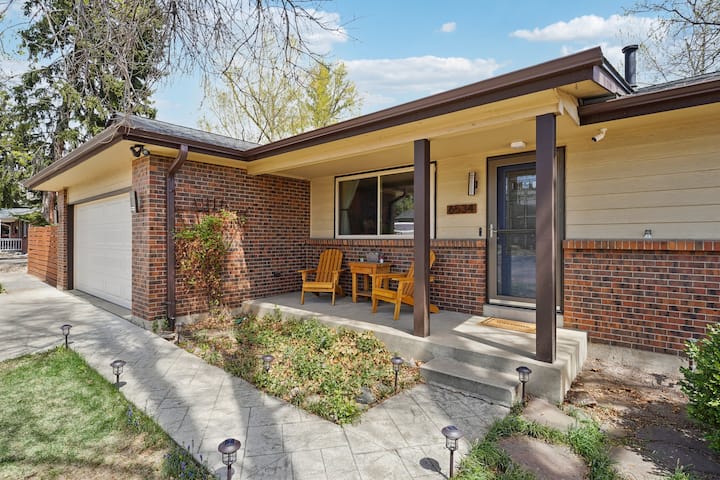 Spacious Comfy Pet And Family Friendly Home - Arvada, CO