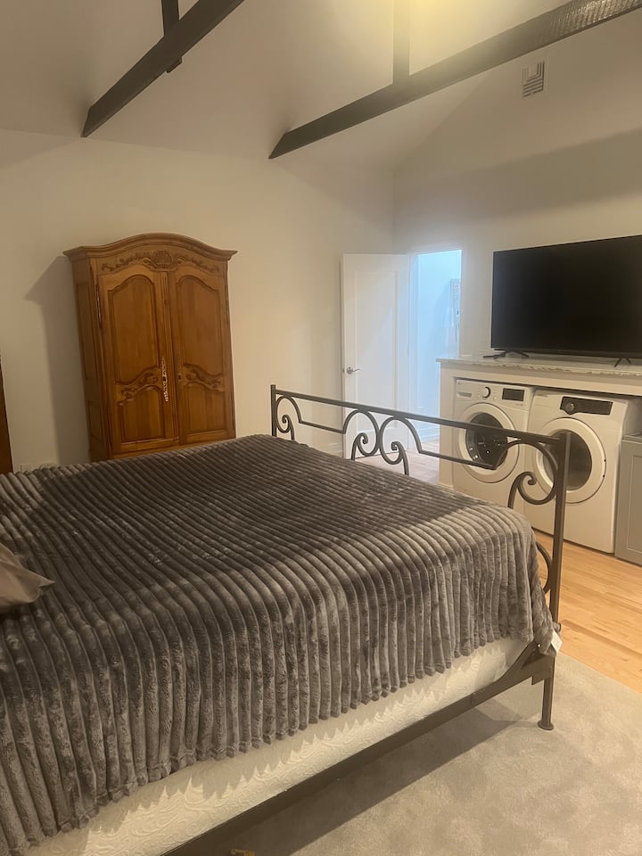 Spacious Cottage - Mastic Beach, NY