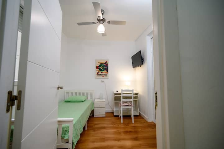 Habitación En Centro De Madrid - Madrid