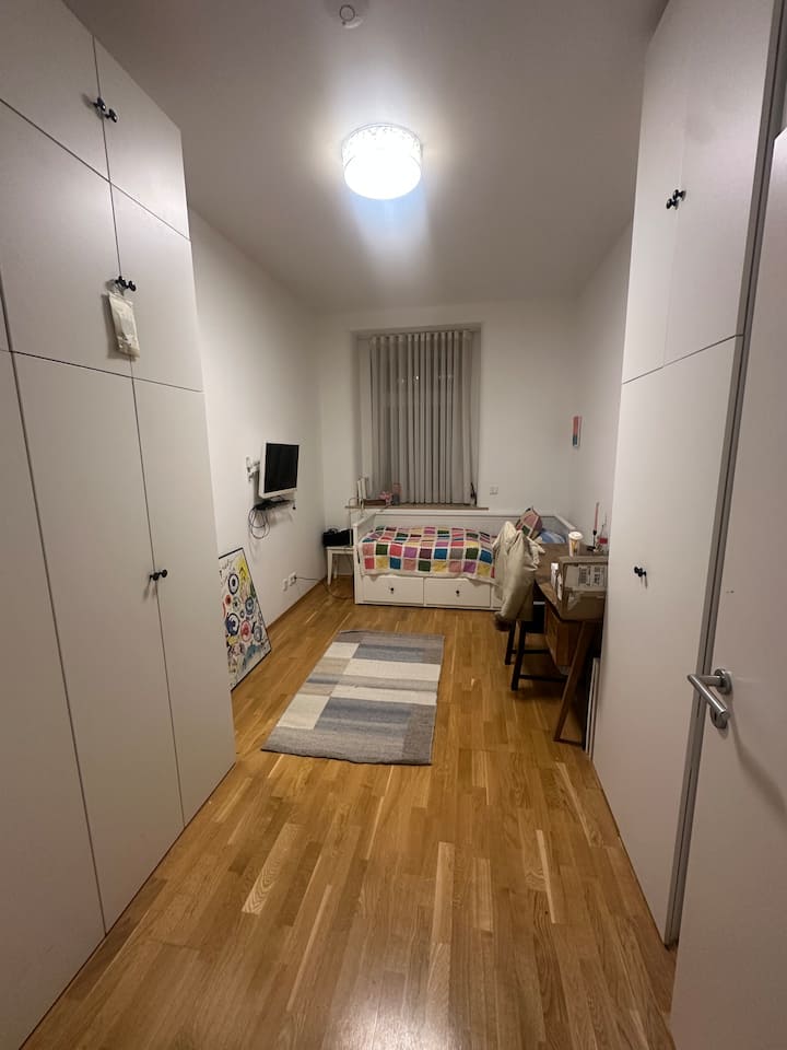 Bright Room In 4-room Apt. - Frankfurt