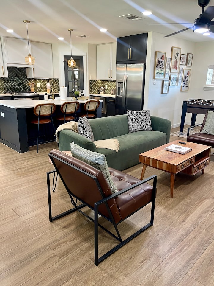 Luxury Oasis 4b 2b+jacuzzi+pet Friendly - Dallas, TX