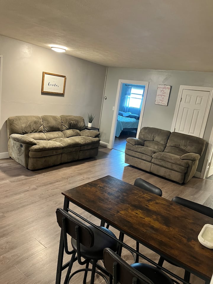 Cute, Cozy, Upstairs Unit! - Sangchris Lake State Park, Rochester