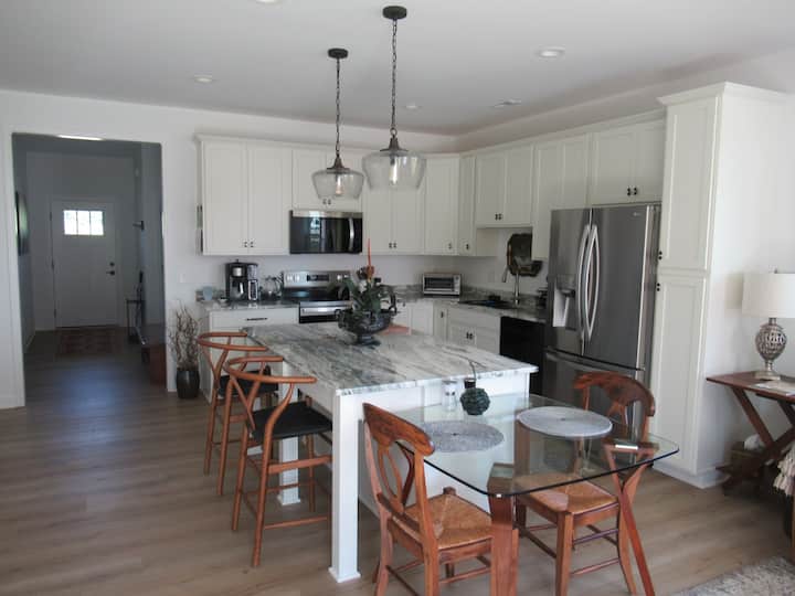 New Home In Quiet Neighborhood - Pembroke, VA