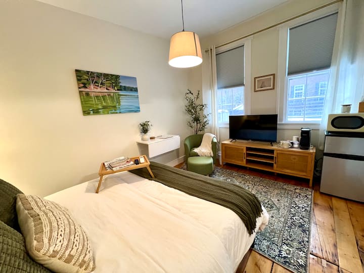 The Luxe Urban Studio - Long Island, ME