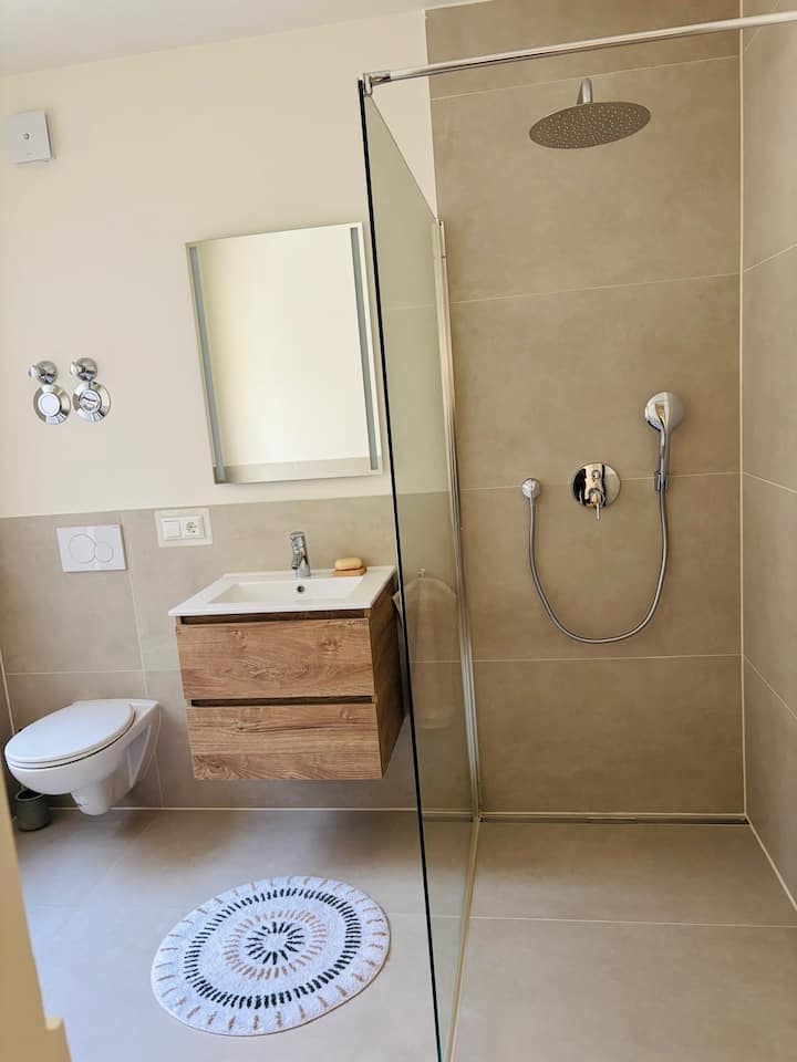 Moderne, Helle Ferienwohnung - Baden-Baden