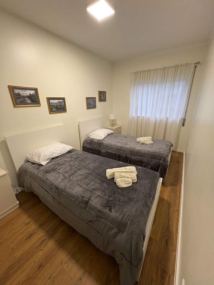 Cozy Private Room With Two Single Beds - Braga