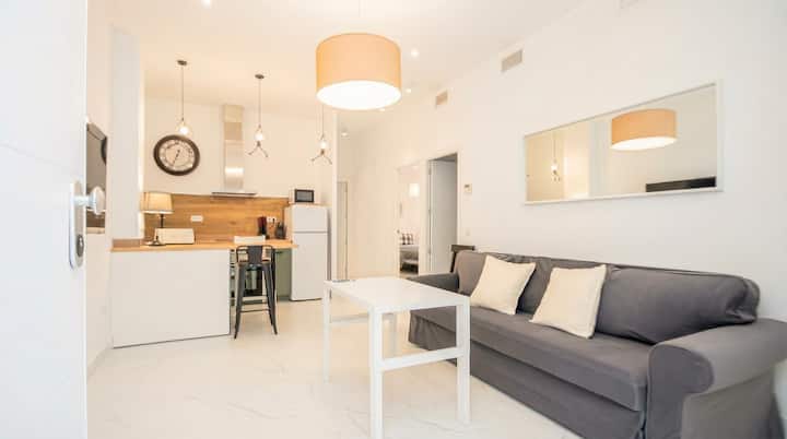New! Stylish 2br, 2bath, Ac Near Triana & Fair - Sevilla