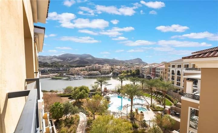 Cozy 1br Retreat | Walk To Shops & Dining - Henderson, NV