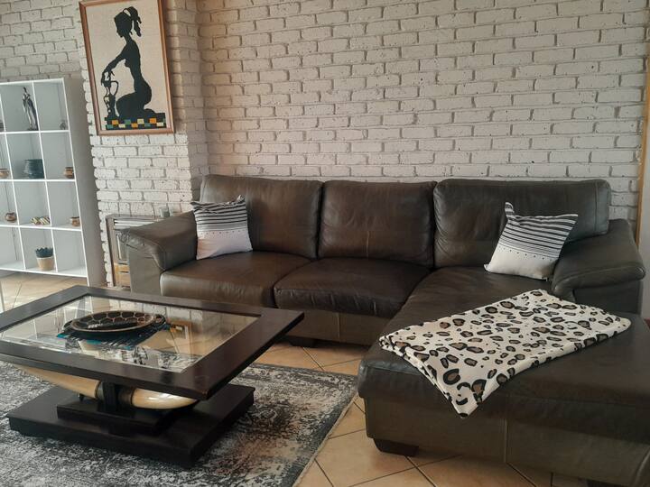 Spacious 2 Bedroom Family Fit Luxury Home - Centurion
