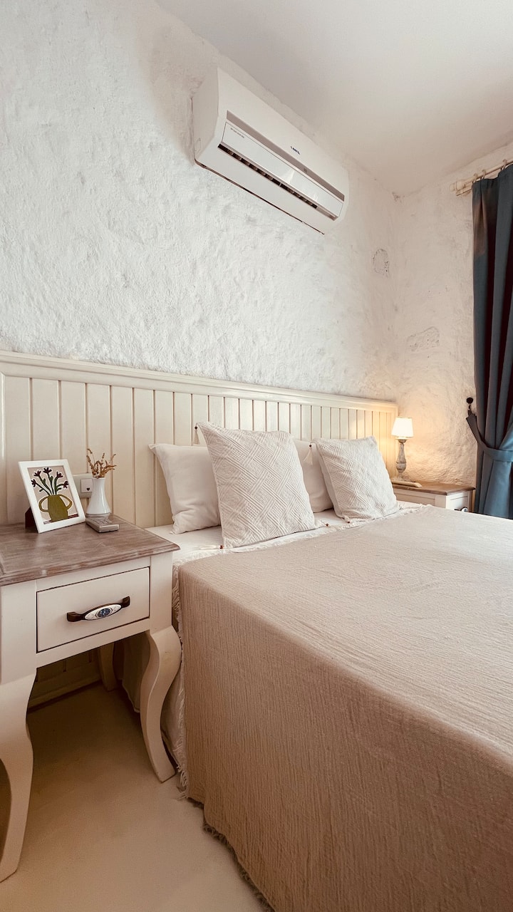 Alaçatı’da, Havuzlu Butik Otel - Alaçatı