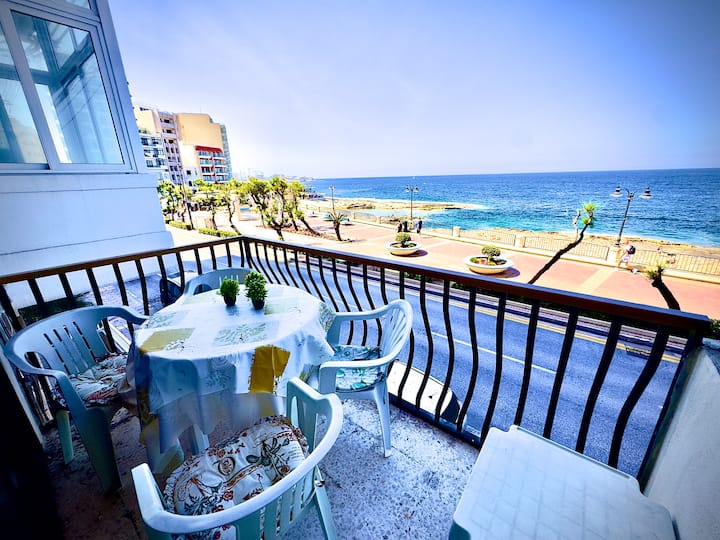 Slieam Sea Front Large Bedroom - Valletta