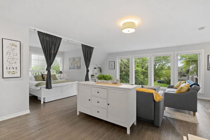 Local Loft • Downtown Okotoks • 2bd • Private - Okotoks