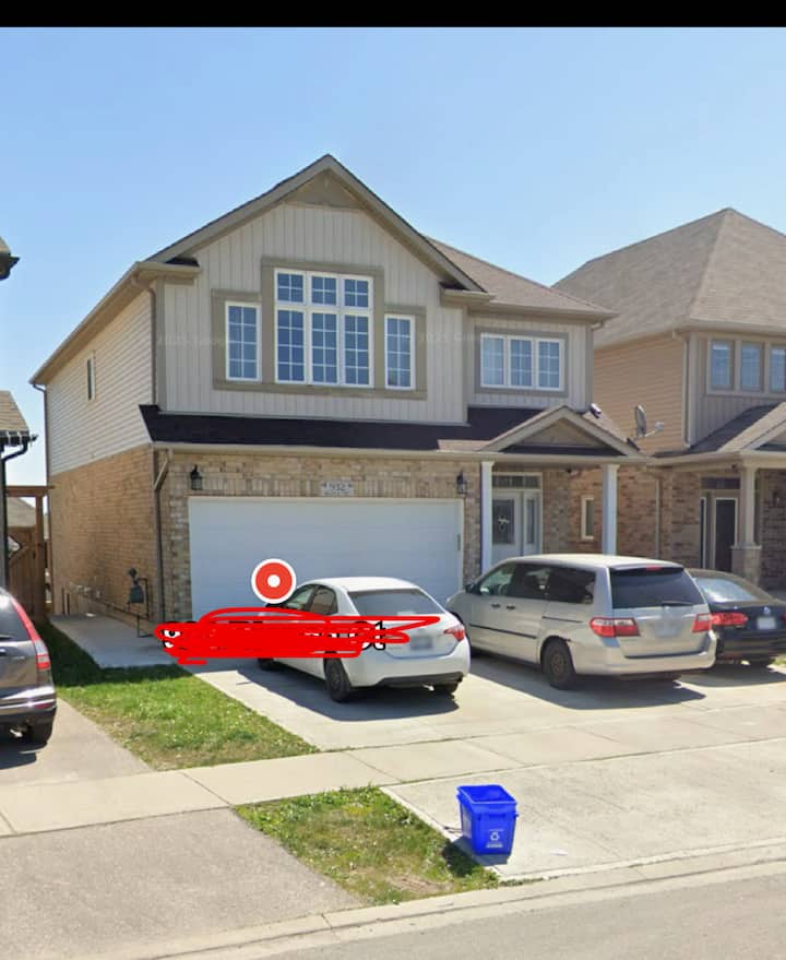 Spacious 4-bedroom Full House - Kitchener