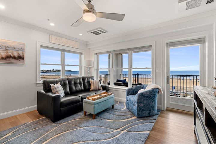 Oceanfront 2br | Direct Beach Access | Water Views - Hampton Beach, NH