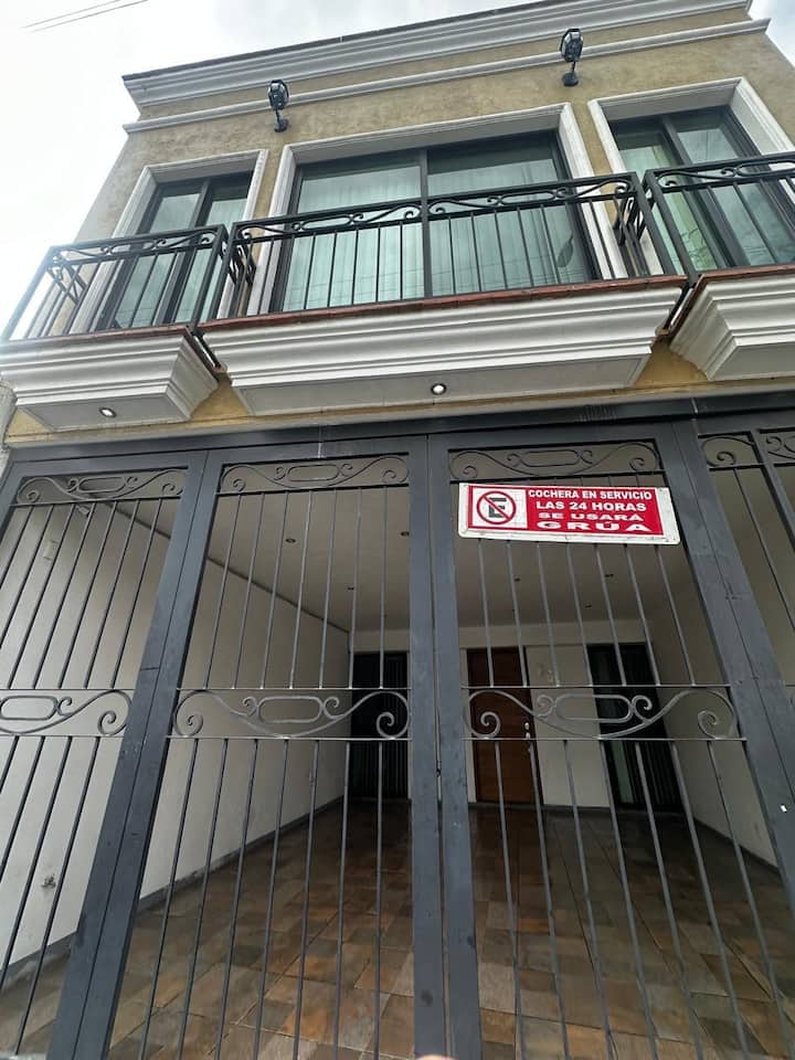 Casa Bonita. Wifi. Céntrica Con Cochera /2 Autos - Ciudad Guzmán