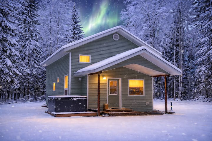 The Bear Cove: Private Wooded Retreat W/ Hot Tub - Alaska