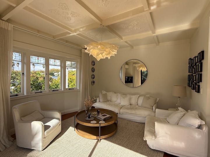 Sun Soaked City Fringe Villa - Auckland