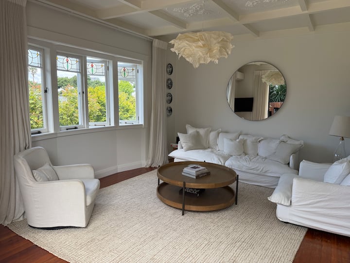 Sun Soaked City Fringe Villa - 오클랜드