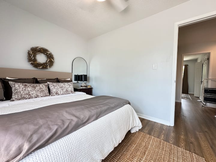 (A) Emerald Coast Vacation Getaway - Pensacola, FL