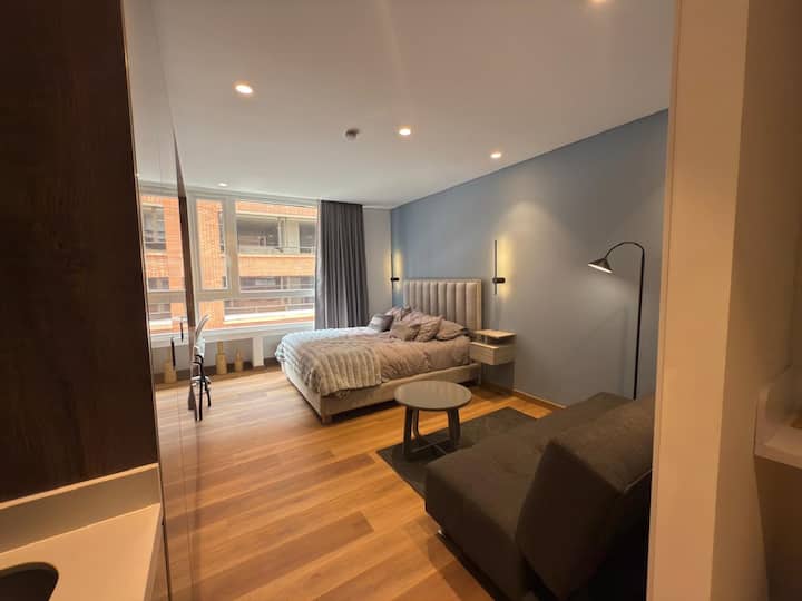 Aparta Estudio De Lujo En Ubicación Privilegiada - Bogotá