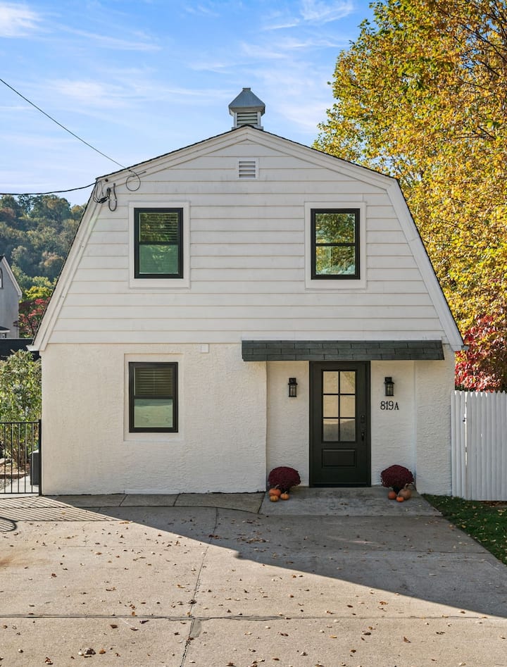 Private Guesthouse W/ King Bed & Parking - Bryn Mawr, PA