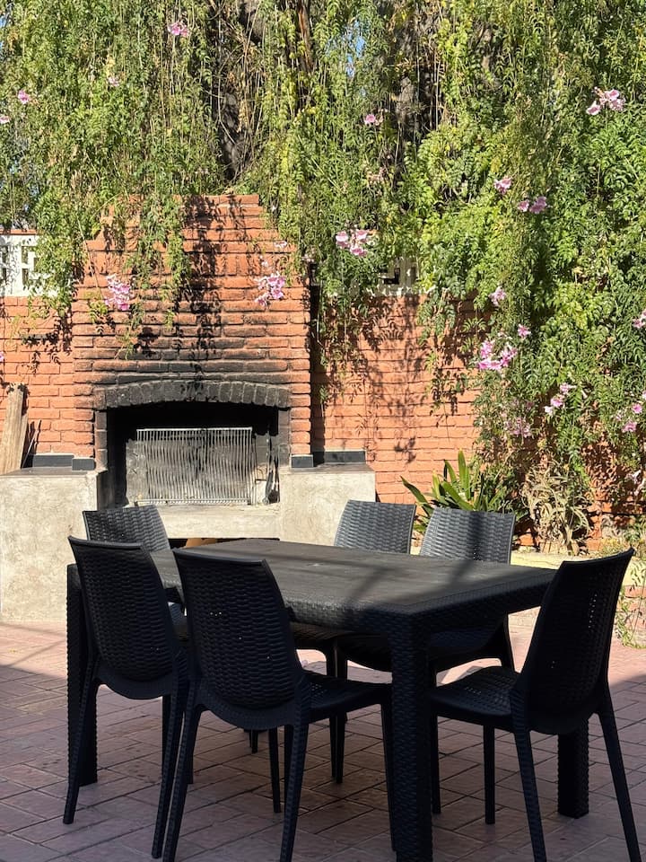 Spacious Stay|patio,bbq,top Location 24/7 King Bed - Argentina