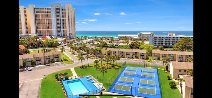 Condo In Family Friendly Resort Walk 5 Min Beach - Panama City Beach, FL