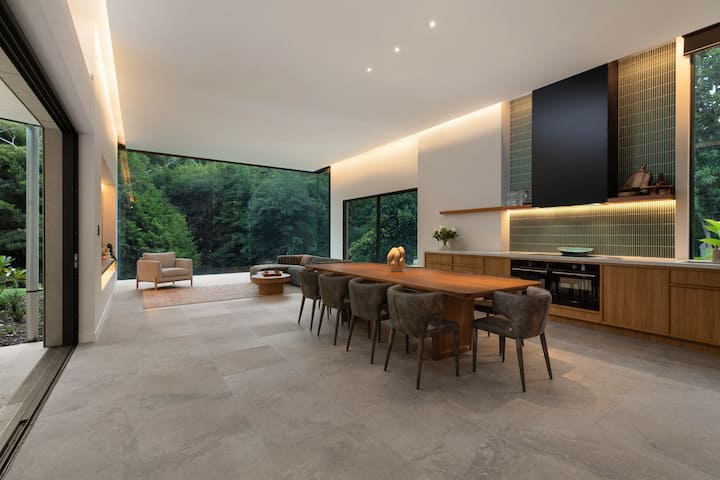 Luxury Doonan Home With Glass Wall & Resort Pool - Eumundi